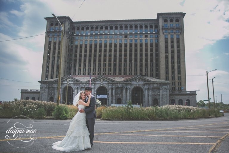 An Elegant Downtown Detroit Wedding: The Fox Theatre - Dayna Mae ...